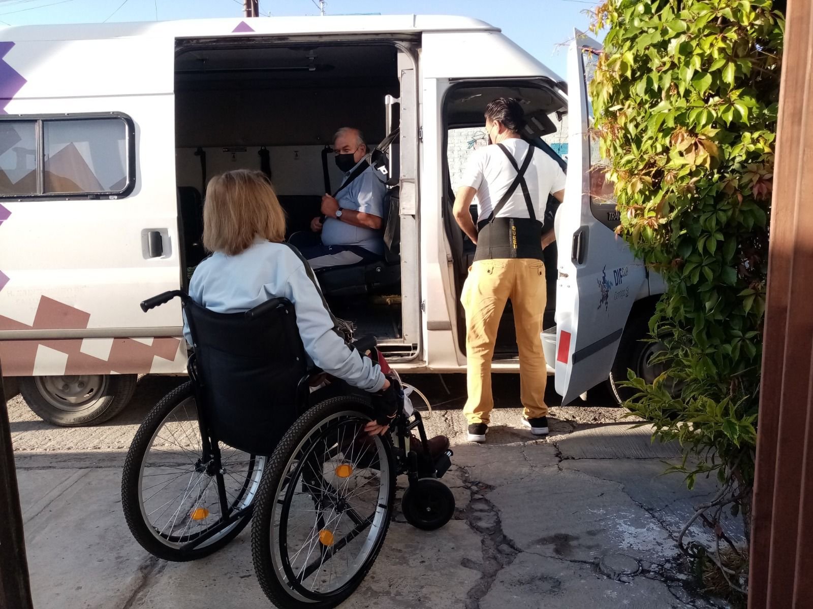 Con transporte adaptado para personas con discapacidad, se construye un ...